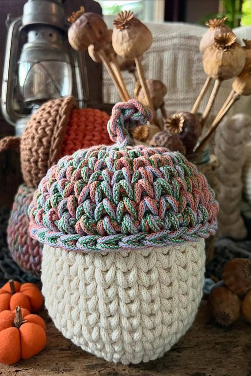 21 Creative Yarn Crafts to Brighten Your Home and Wardrobe - Diyer Craft